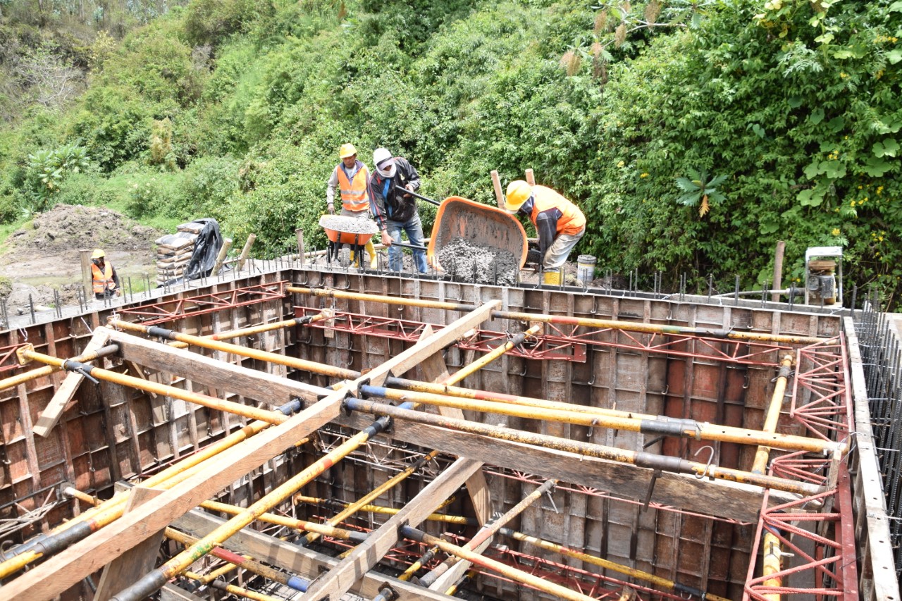 Avanza construcción del sistema de agua potable Zambal de Las Rosas ...